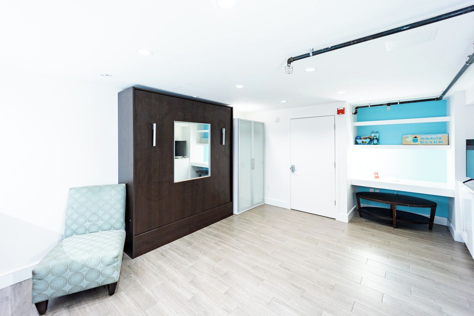 Suite Familiar, várias camas, não fumadores, no rés do chão | Sala de estar | TV de ecrã plano 