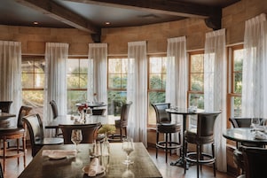 2 restaurantes, café da manhã, culinária francesa