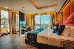 Penthouse, 2 quartos, varanda, Vista para a cidade | Cofre no quarto, secretária adequada para computadores portáteis 