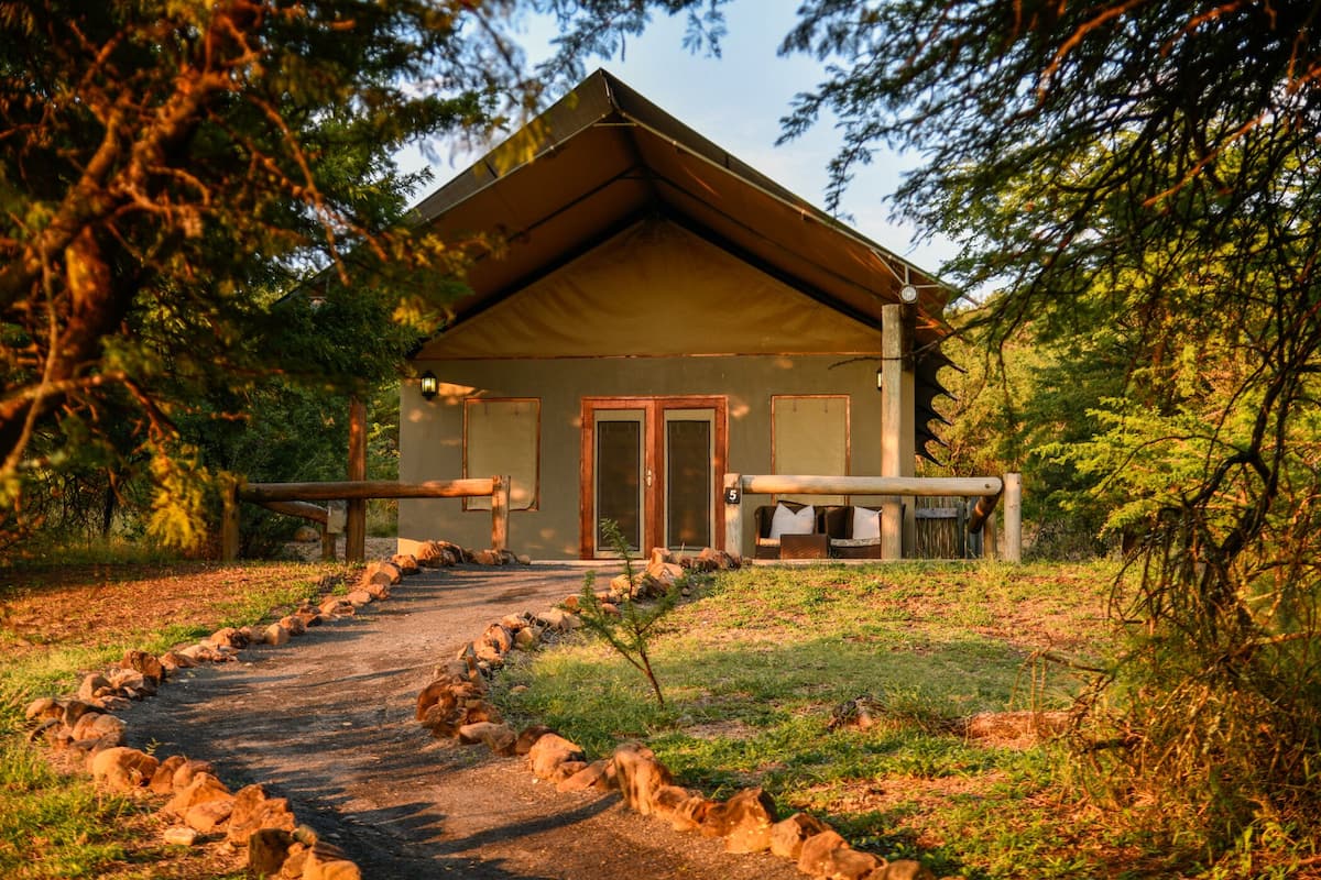 Tenda de Luxo, 1 quarto, vista para o jardim | Roupa de alta qualidade, cofre no quarto, secretária