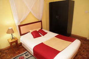 1 quarto, roupas de cama premium, escrivaninha