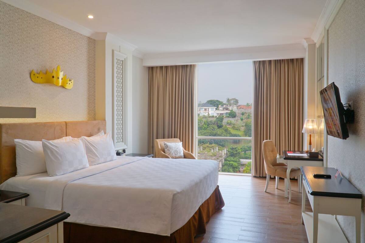 Roupas de cama premium, cofres nos quartos, escrivaninha