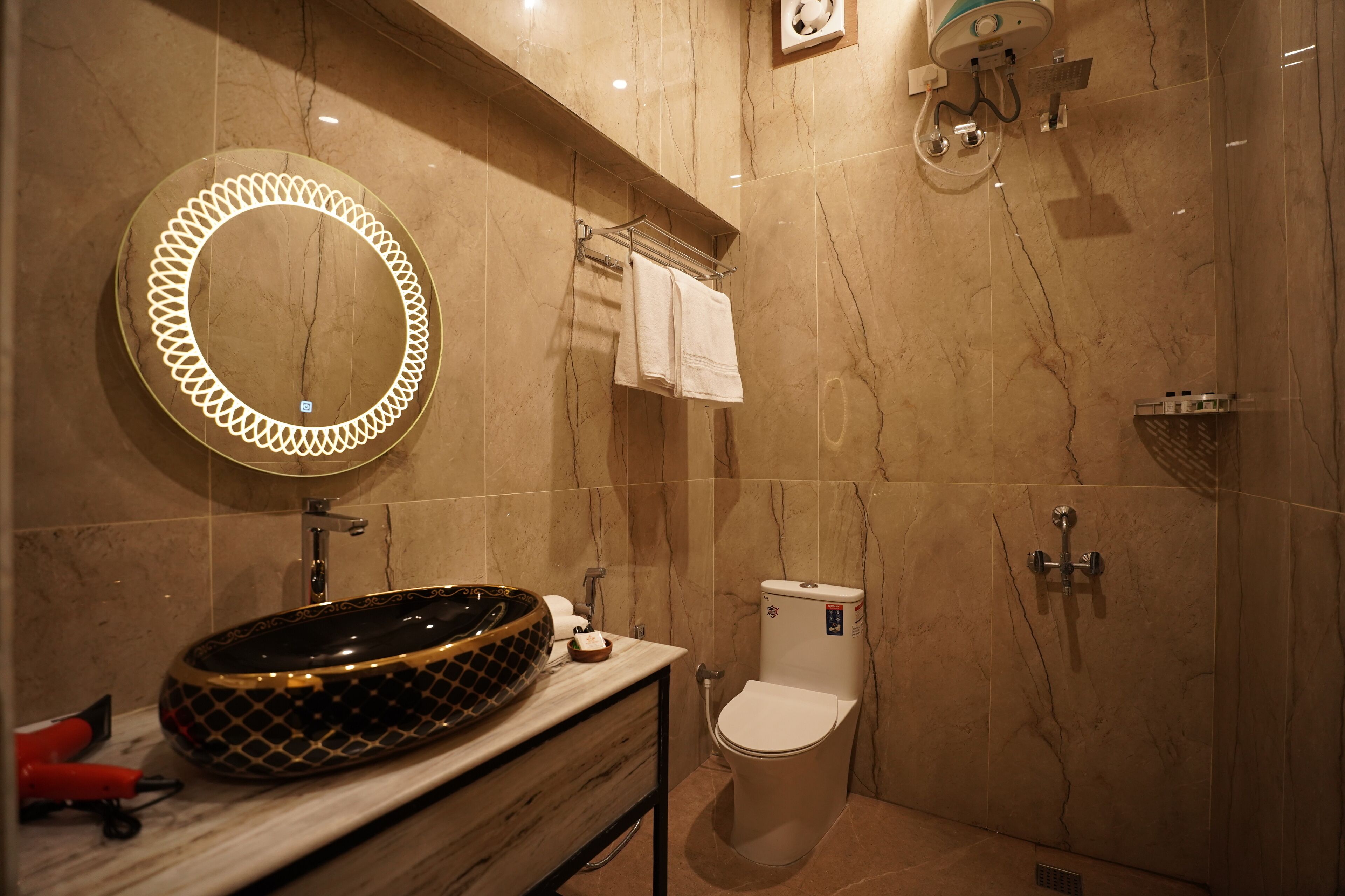 Quarto de Luxo | Roupa de alta qualidade, camas de colchão viscoelástico 