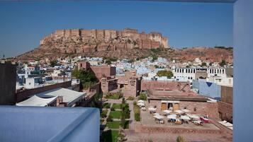 Suíte | Frigobar, cofres nos quartos, escrivaninha, quartos à prova de som