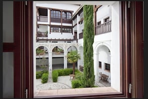 Apartamento Superior, 2 quartos, vista para o jardim | Vista do quarto
