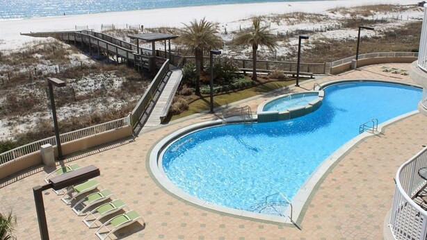 Piscina interior, piscina exterior 
