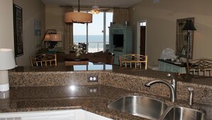 Apartamento de Luxo, 3 Quartos | Sala de estar