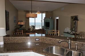 Apartamento de Luxo, 3 Quartos | Sala de estar