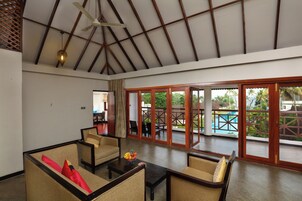 Quarto | Área de estar | TV de tela plana 32 polegadas com canais a cabo, TV