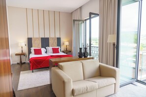 Minibar, cofre no quarto, com decoração personalizada 