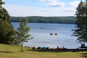 Praia particular, passeios de caiaque, prática de pesca 