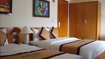 Quarto Twin Standard | 1 quarto, minibar, secretária, camas desdobráveis