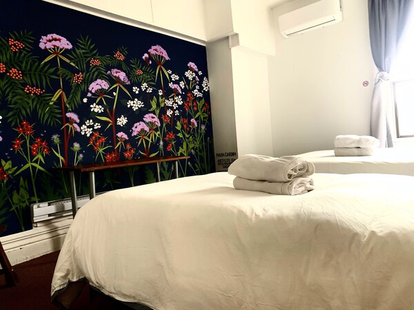 Pensione Popolo - Montreal