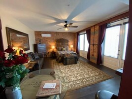 Quarto casal | Roupas de cama premium, ferros/tábuas de passar roupa, Wi-Fi de cortesia