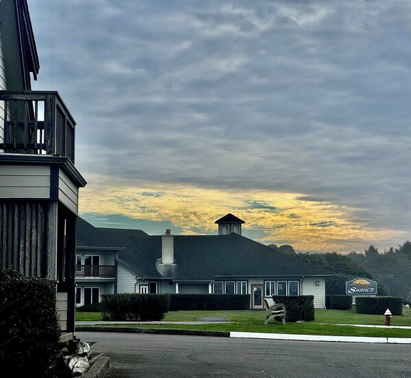 Sunset Oceanfront Lodging - Bandon, OR