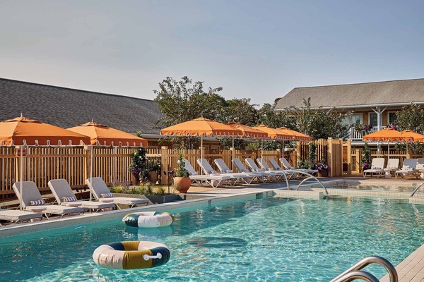 Piscina exterior sazonal