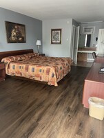 Quarto, 1 cama King | Escrivaninha, Wi-Fi de cortesia, roupa de cama