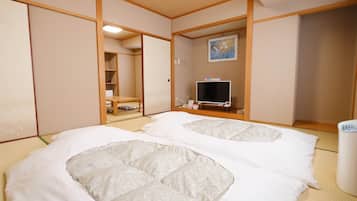 Quarto Tradicional, não fumadores (Japanese Style, 6+8 Tatami-mats) | Secretária, ferro/tábua de engomar, Wi-fi grátis