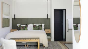 Quarto de Luxo, junto ao jardim | Minibar, cofre com capacidade para portátil