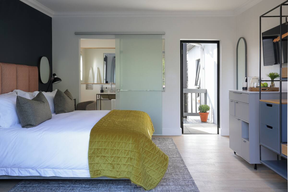 Frigobar, cofres nos quartos, individualmente decorados