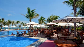 Bar junto à piscina