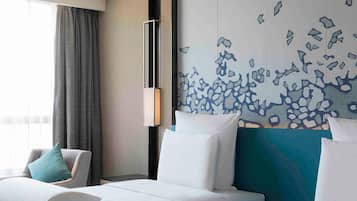 Quarto Deluxe, 2 camas individuais, acesso ao Club Lounge (Executive, High Floor) | Roupa de alta qualidade, edredões de penas, minibar, cofre no quarto
