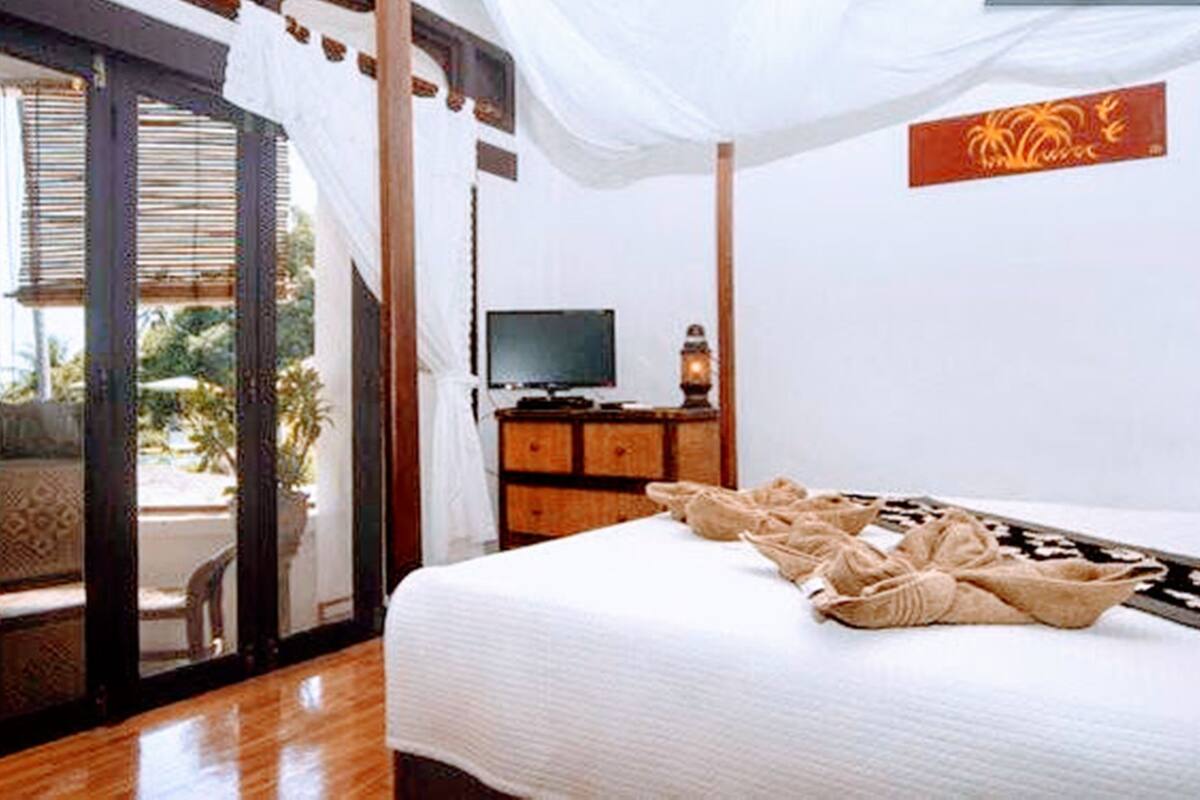 Three Bed Villa Ocean View (Direct Pool Access) | Cofre no quarto, berços/camas para crianças, Wi-fi grátis 