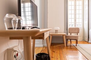 Quarto Duplo Superior | Com decoração personalizada, com mobília individualizada, Wi-fi grátis 