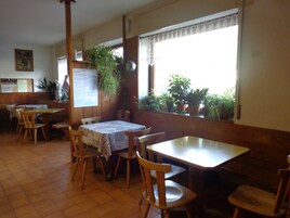 Pequeno-almoço inspirado na cozinha local diário (5 EUR por pessoa) 