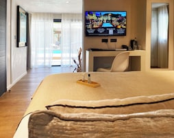 Garden Suite | Roupa de alta qualidade, minibar, cofre no quarto, secretária