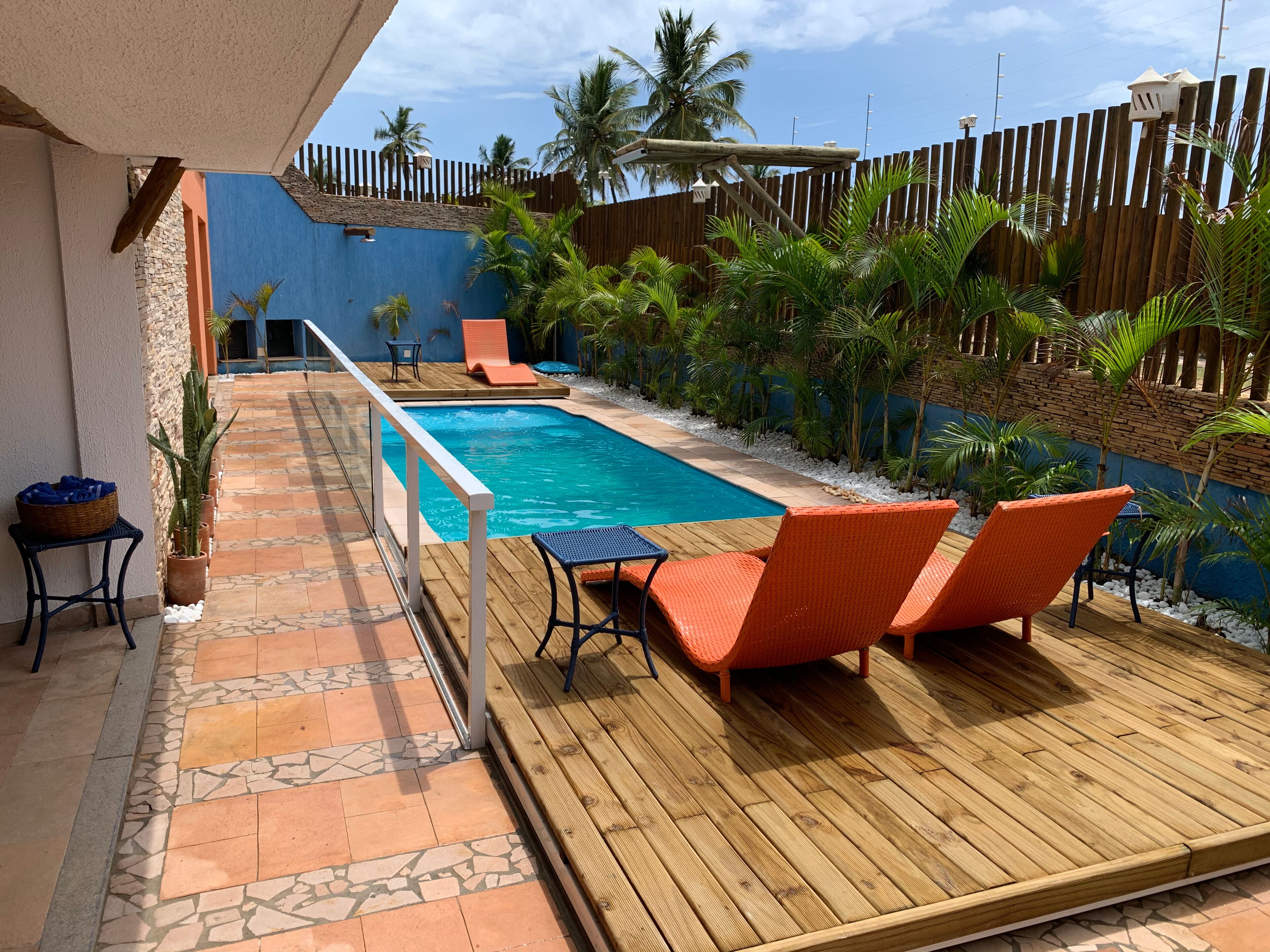 2 piscinas exteriores, da(s) 7:00 à(s) 22:00, guarda-sóis 