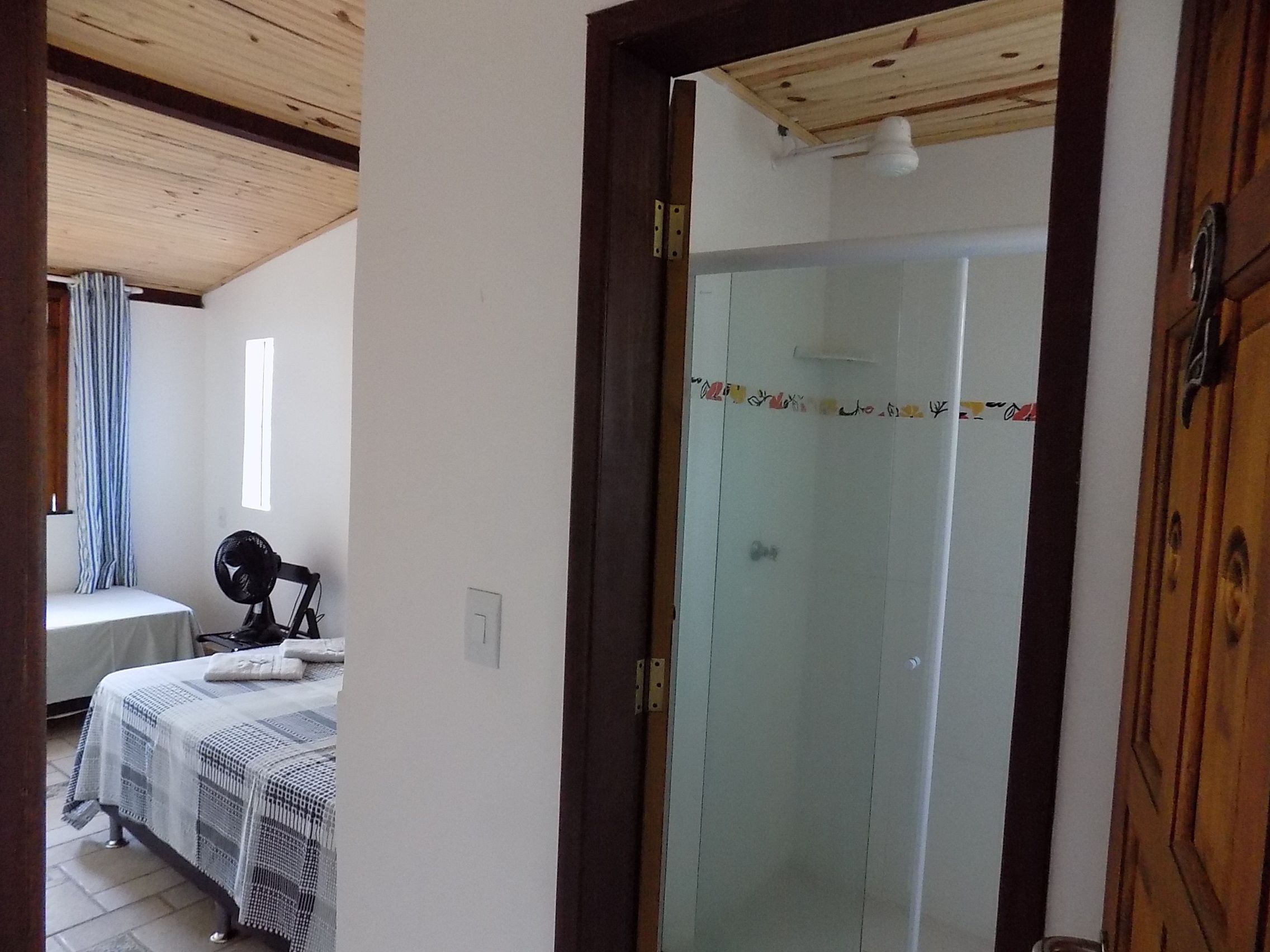 Quarto Duplo (Ventilador/Fan) | Wi-fi grátis, roupa de cama fornecida 