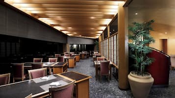 3 restaurantes, café da manhã, culinária italiana