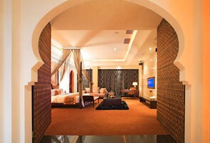 Quarto Nobre | Minibar, cofre no quarto, secretária, quartos insonorizados 