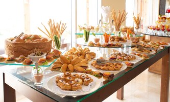 Pequeno-almoço tipo buffet incluído 