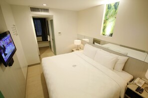 Cofres nos quartos, escrivaninha, espaço de trabalho para notebook