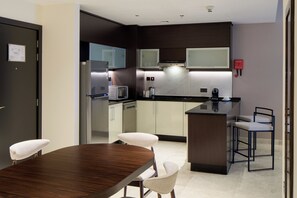 Apartamento Cidade, 2 quartos | Kitchenette privada | Uma cafeteira/bule 