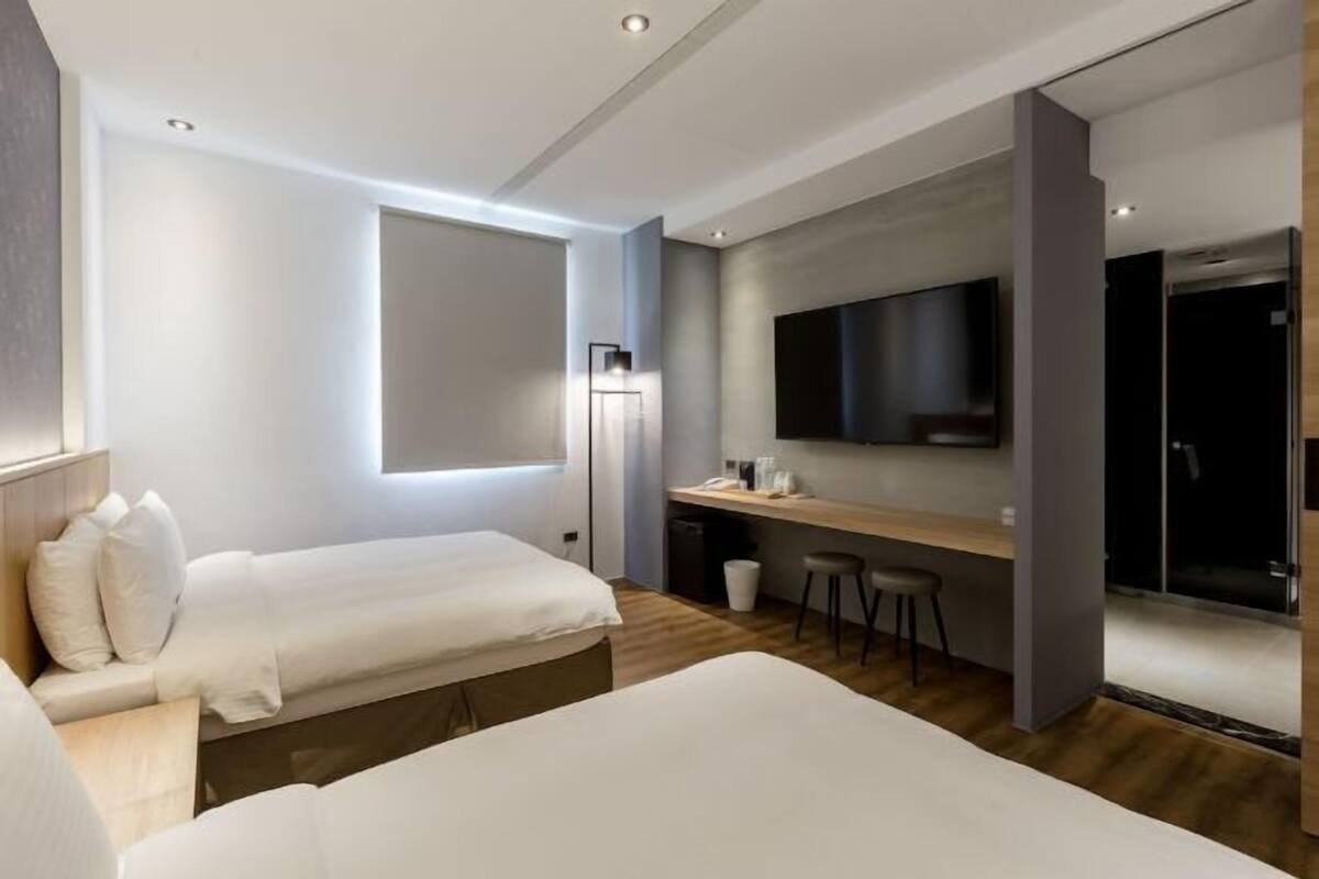 Edredões de penas, minibar, com decoração personalizada, secretária