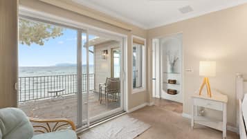 Apartamento de Luxo em Condomínio Fechado, 3 quartos, cozinha, vista para o lago | Com decoração personalizada, com mobília individualizada