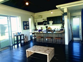 Área de estar no saguão