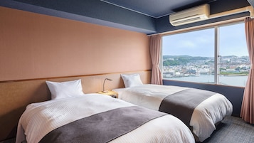Cofre no quarto, roupa de cama fornecida 