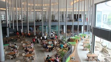 Café da manhã com buffet todos os dias (IDR 138000 por pessoa)