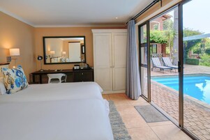 Cofre no quarto, secretária 