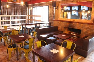 Este bar com transmissão de jogos em direto 