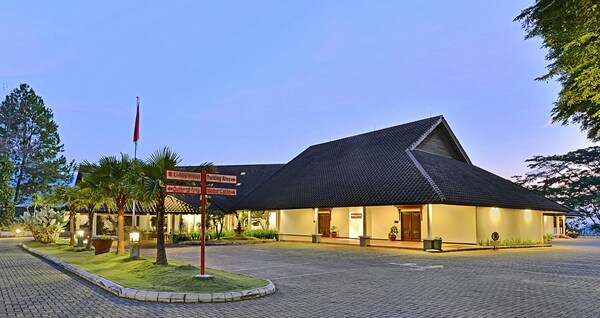 Grand Whiz Hotel Trawas - Trawas