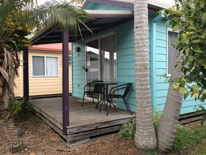 Secretária, secretária adequada para computadores portáteis 