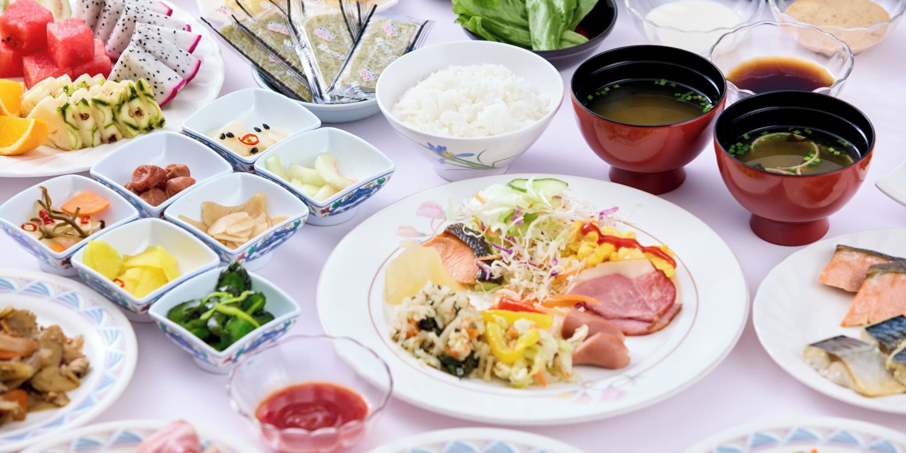 Café da manhã com buffet todos os dias mediante uma taxa