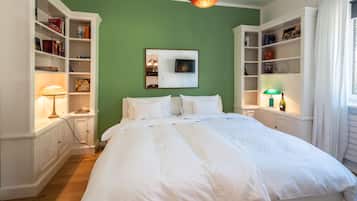 Apartamento conforto, 2 quartos, cozinha, no mezanino | Lençóis italianos Frette, roupas de cama premium, edredons de pluma