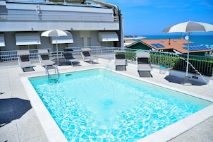 Piscina externa sazonal