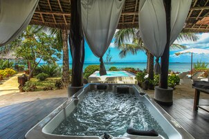 Honeymoon Villa with private 24 hours butler | Lençóis de algodão egípcio, roupa de alta qualidade, edredões de penas 